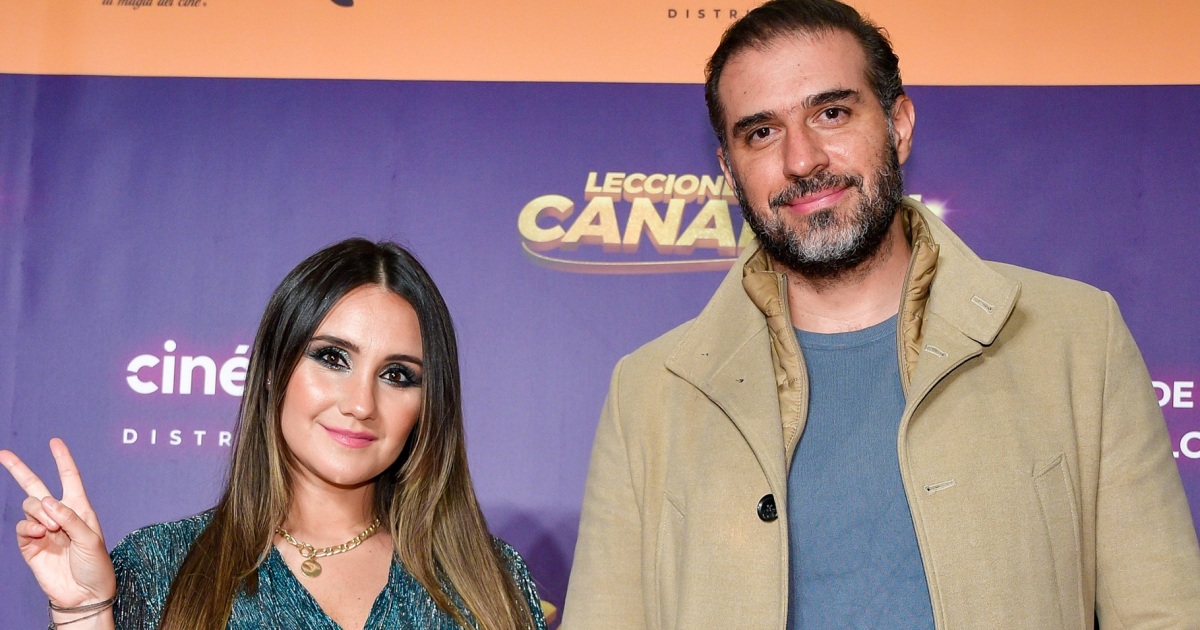 Paco Álvarez felicita a su esposa Dulce María por su aniversario