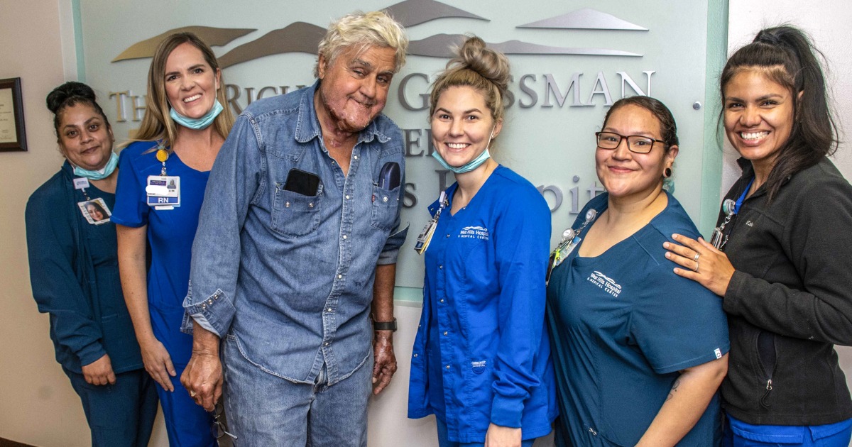 Photo shows Jay Leno as he leaves hospital after being burned in garage ...