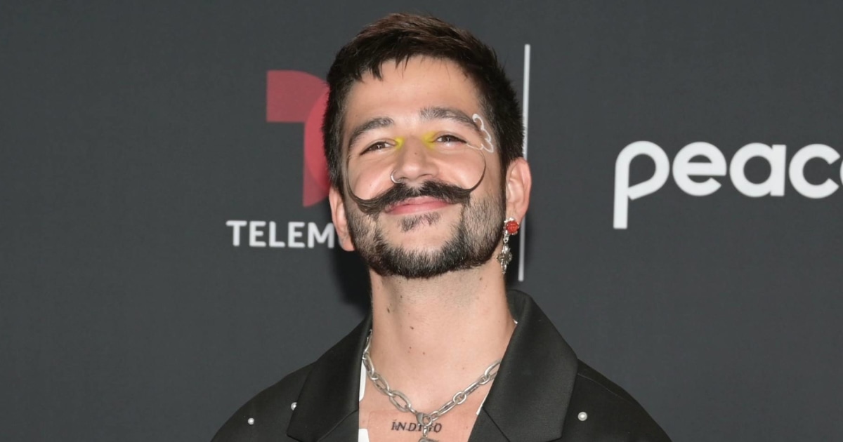 Camilo retó a sus fans a que adivinaran qué significa su nuevo tattoo