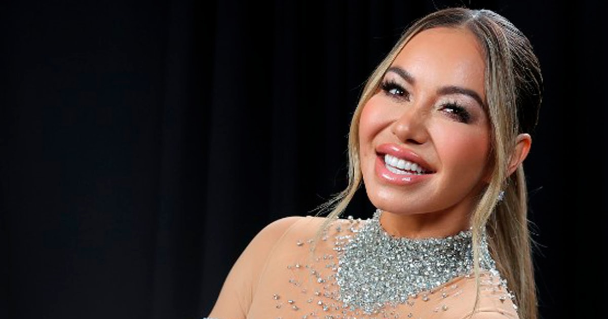 Chiquis Rivera se volvió Santa Claus y llevó regalos a familias