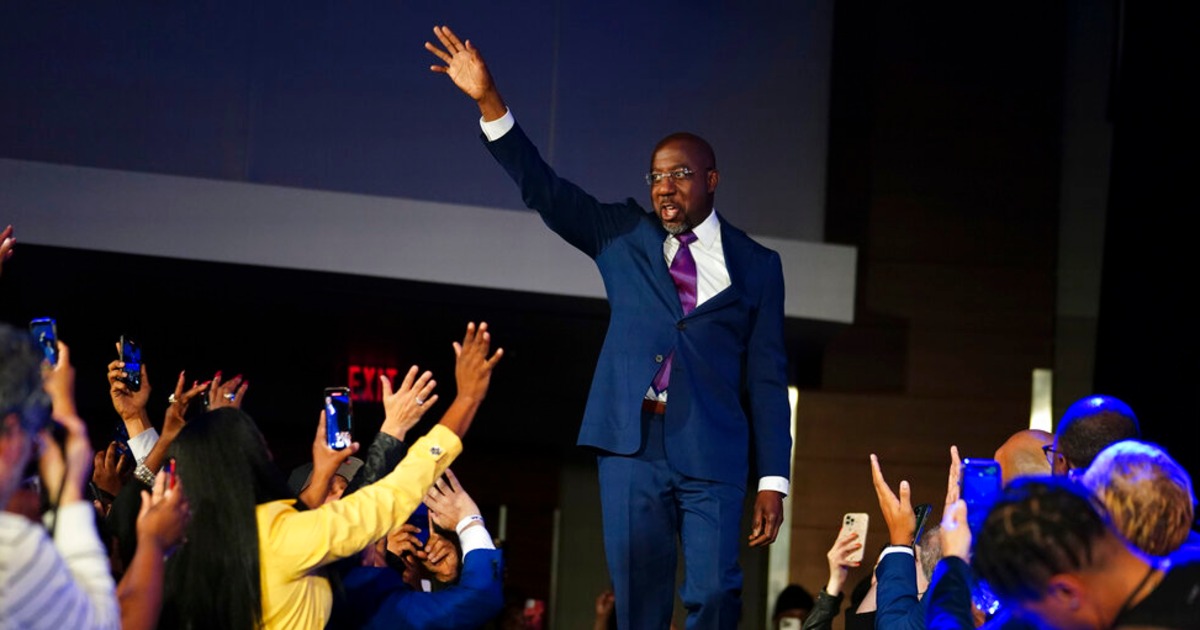 Raphael Warnock es reelecto como senador por Georgia y amplía la ...