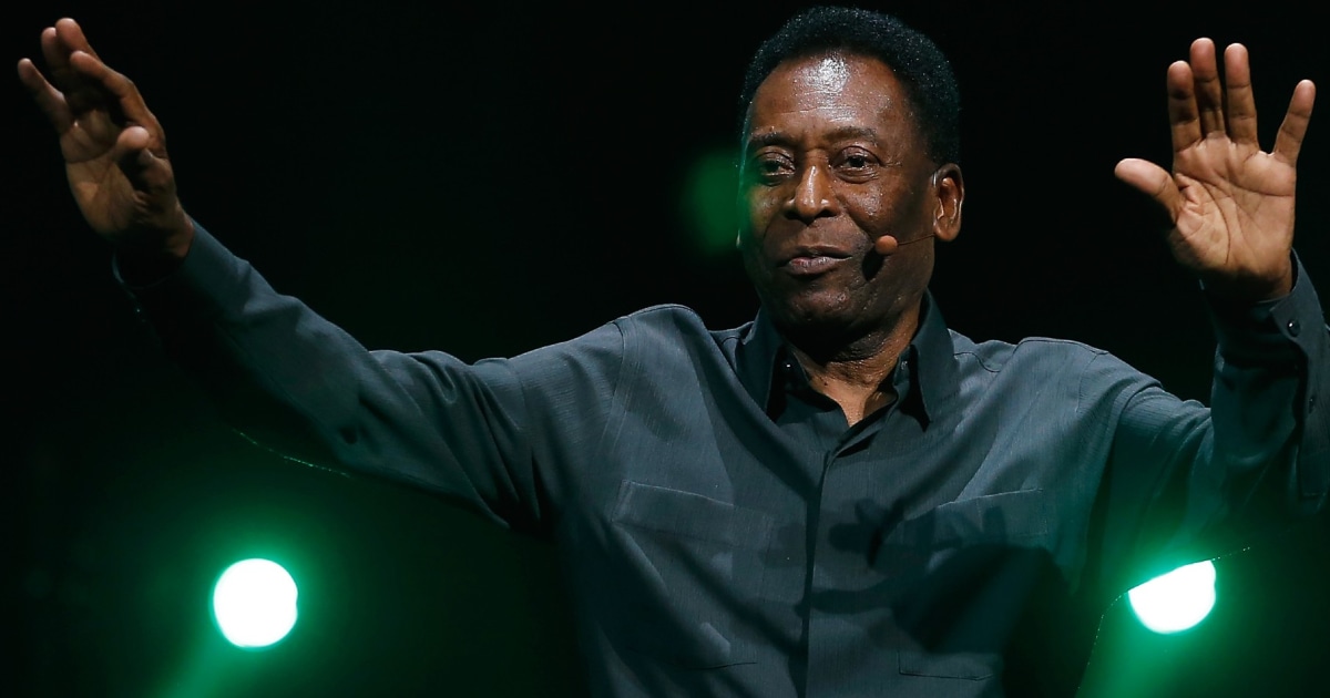 Pelé deja huella en la música como cantante y compositor