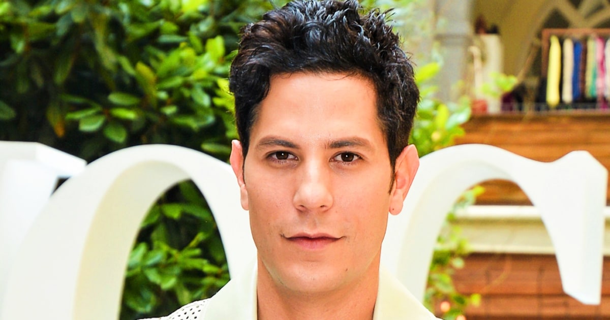 Christian Chávez festeja arrasadora venta de boletos de RBD con trend