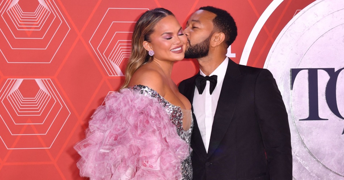 John Legend y Chrissy Teigen dan la bienvenida a su bebé arcoíris