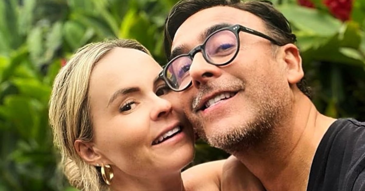 Adal Ramones presume de la pancita de embarazo de su esposa