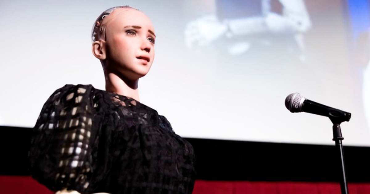 Robot Sophia responde como humana en foro de Inteligencia Artificial