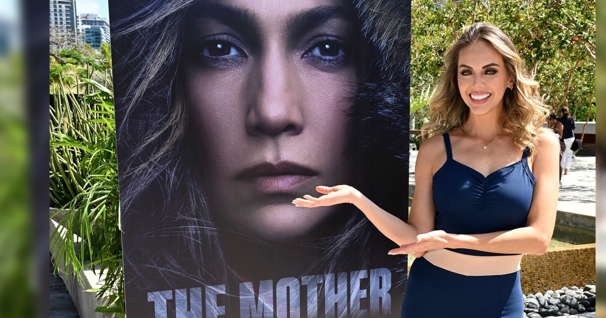 Jessica Carrillo celebra el estreno ‘The Mother’ de Jennifer Lopez
