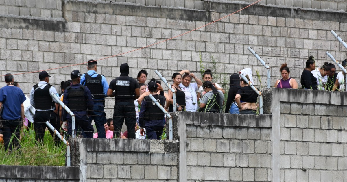 Mueren al menos 41 presas en una reyerta y un incendio en una cárcel de ...