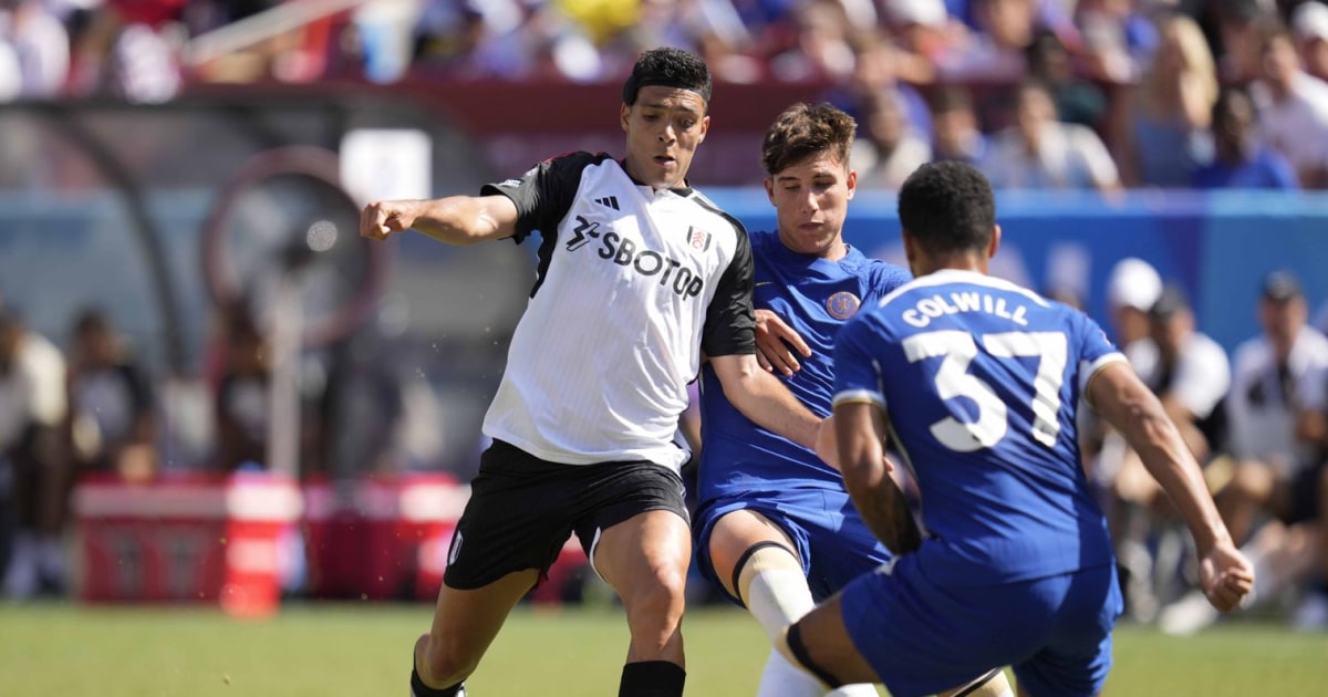 Raúl Jiménez aprueba en su debut con el Fulham