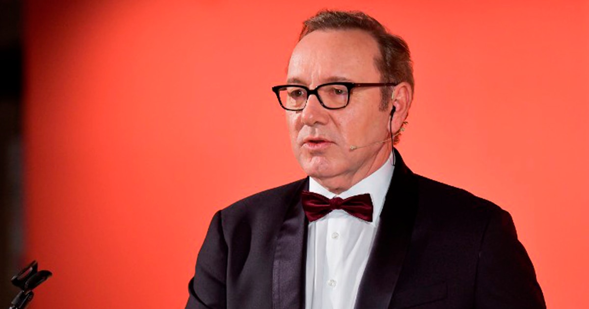 Kevin Spacey se define como “cariñoso” durante juicio en Londres