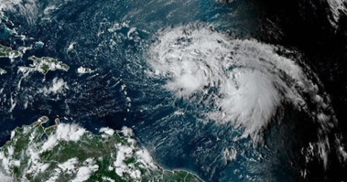 Dos tormentas en el Atlántico se pueden fusionar en “una intensa danza” conocida como efecto ...