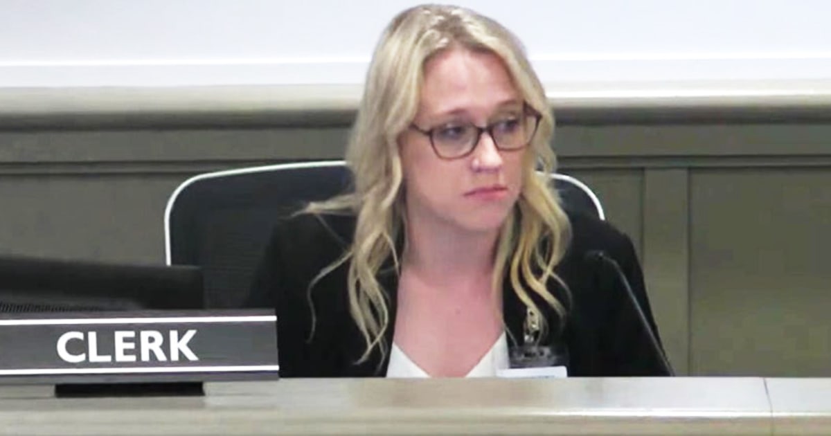 Arizona school board member sues district prohibiting her from reading ...