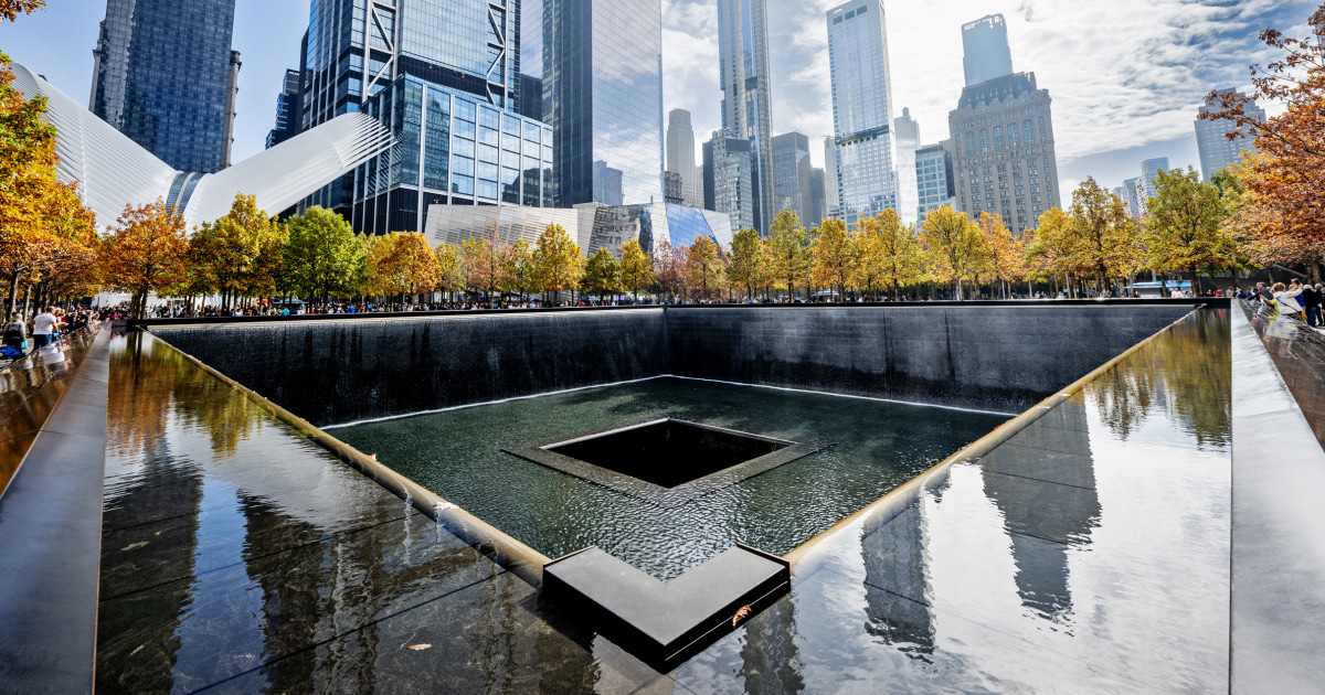 Man Jumps Into Reflecting Pool At 9 11 Memorial In New York City