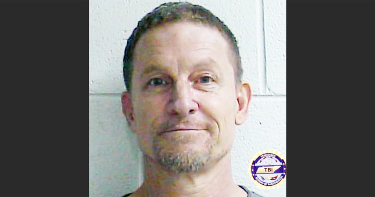 Tennessee convict on the run after escaping from police transport van