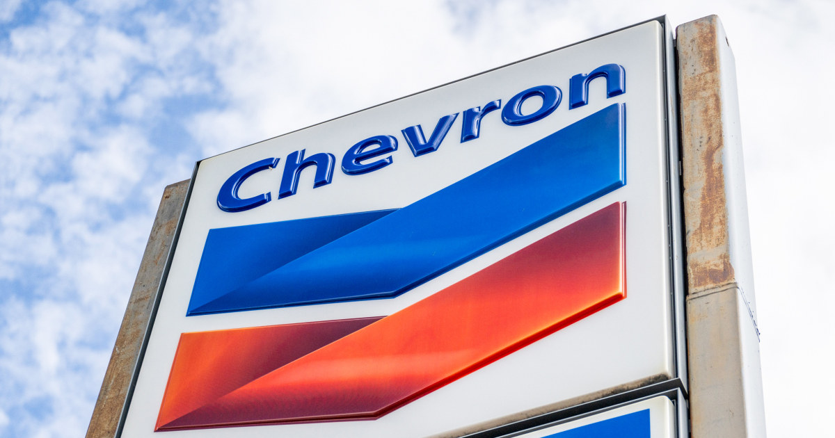 Why Exxon and Chevron are doubling down on fossil fuel energy with big ...