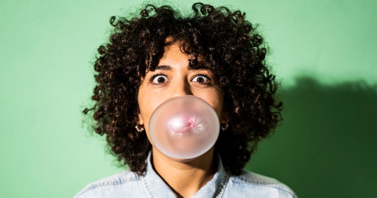 ¿Es cierto que si te tragas un chicle se queda en el estómago durante 7 años?