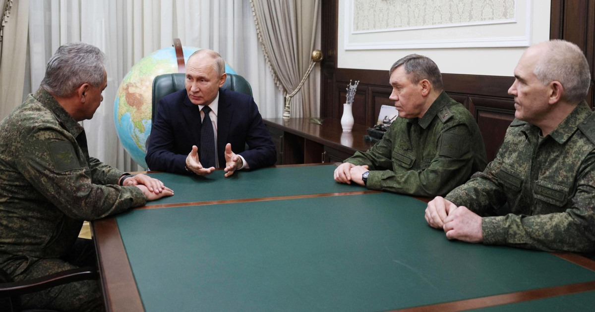 Putin assesses the war in Ukraine from his southern military headquarters