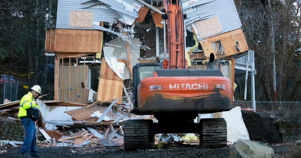 University of Idaho demolishes house where 4 students were slain