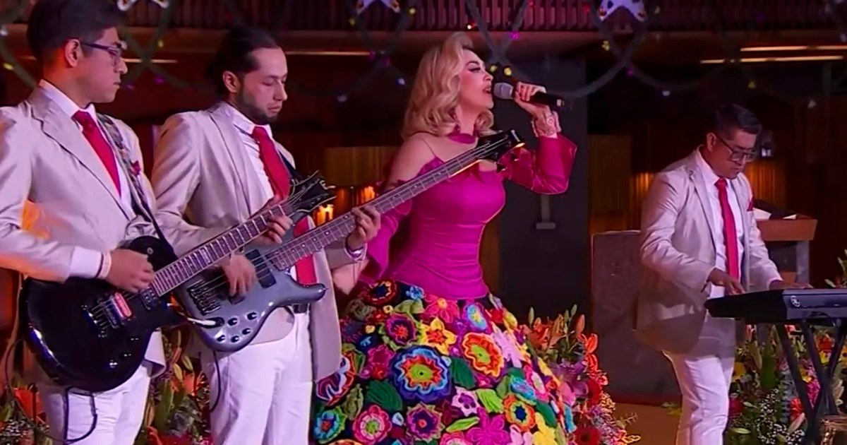 Aracely Arámbula lució un atuendo hecho por artesanas mexicanas