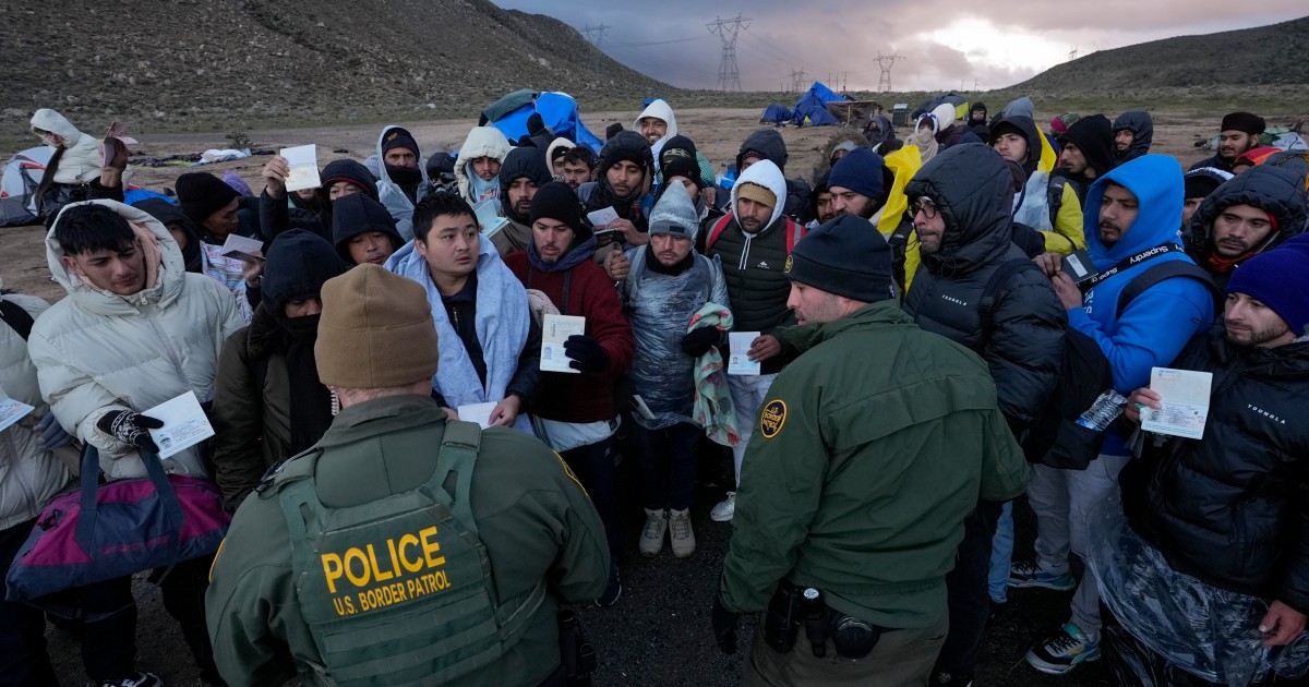 Senadores dan a conocer la propuesta bipartidista para imponer leyes más estrictas de asilo y ...