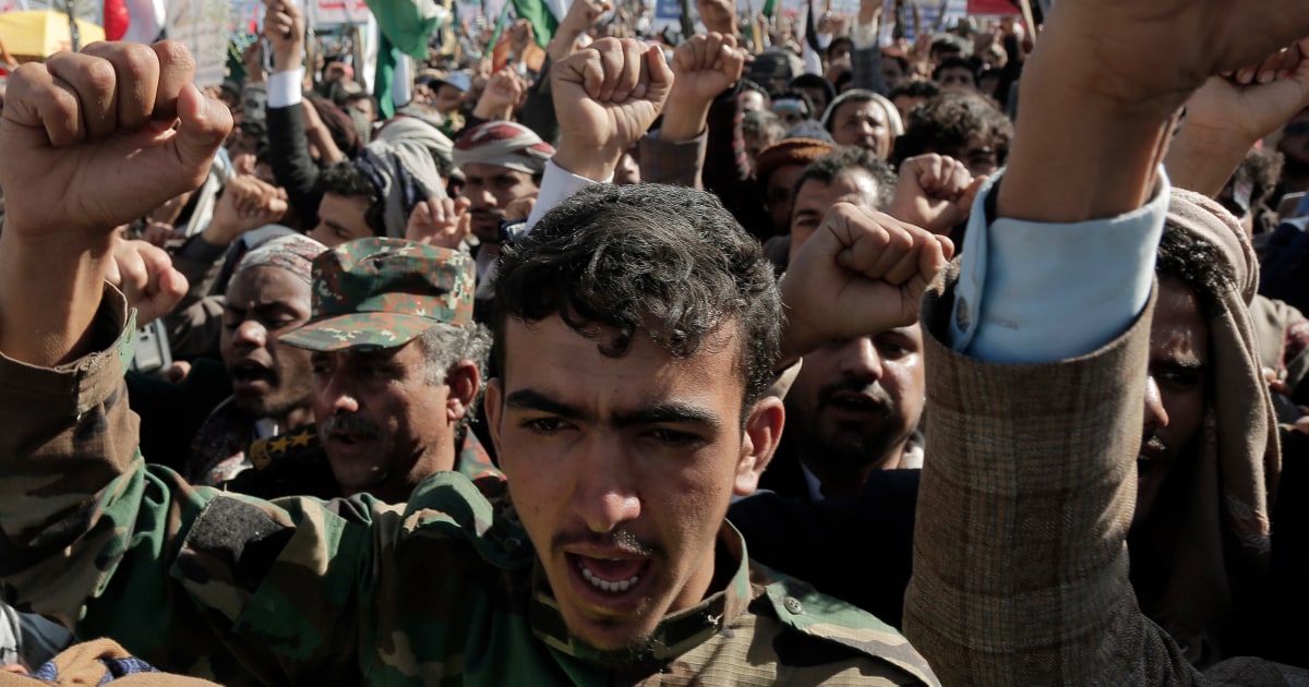 EE.UU. y Reino Unido bombardean objetivos de los rebeldes hutíes en Yemen, tras sus ataques a ...