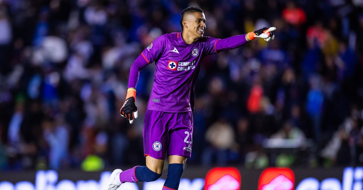 Kevin Mier, portero de Cruz Azul, en la mira de la Premier League