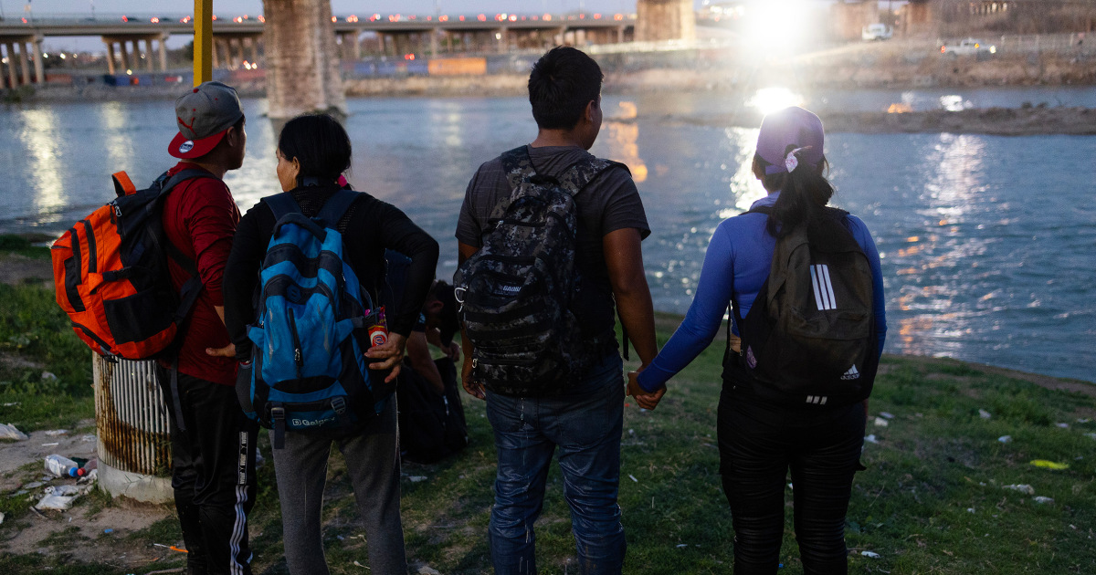Supreme Court Temporarily Blocks New Texas Immigration Law