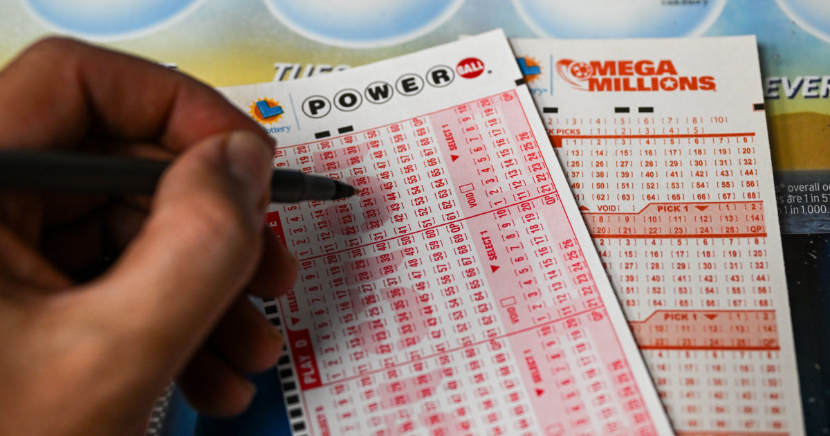 Powerball And Mega Millions Jackpots Now At A Combined 1 9 Billion