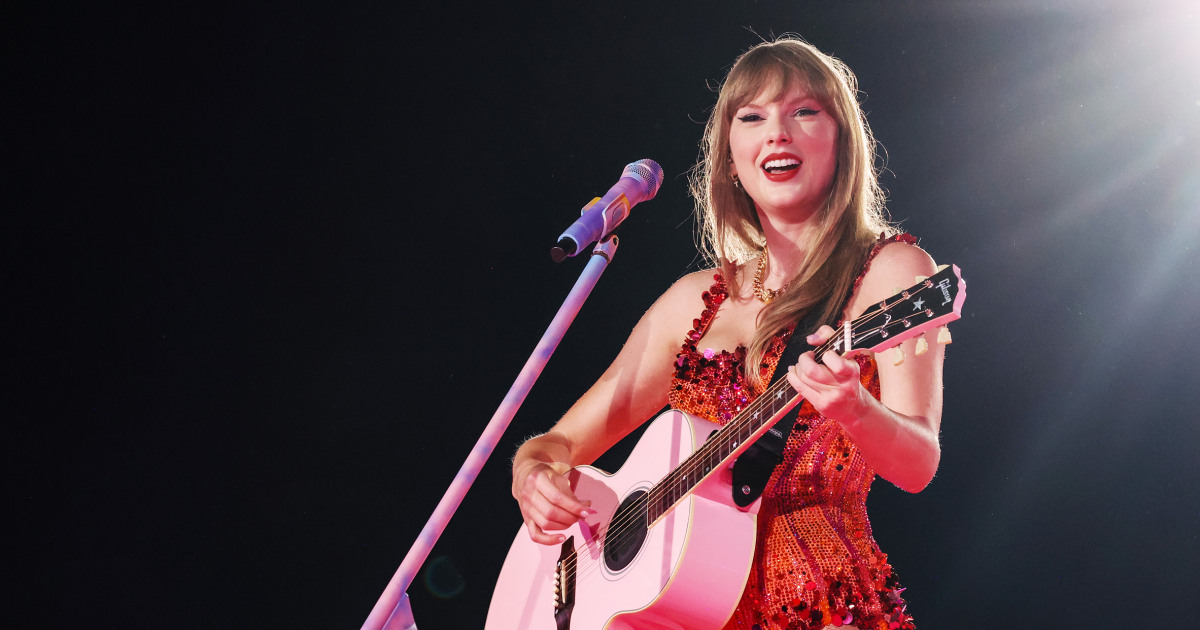 Taylor Swift debuts red and yellow outfit with Chiefs' Travis Kelce in ...