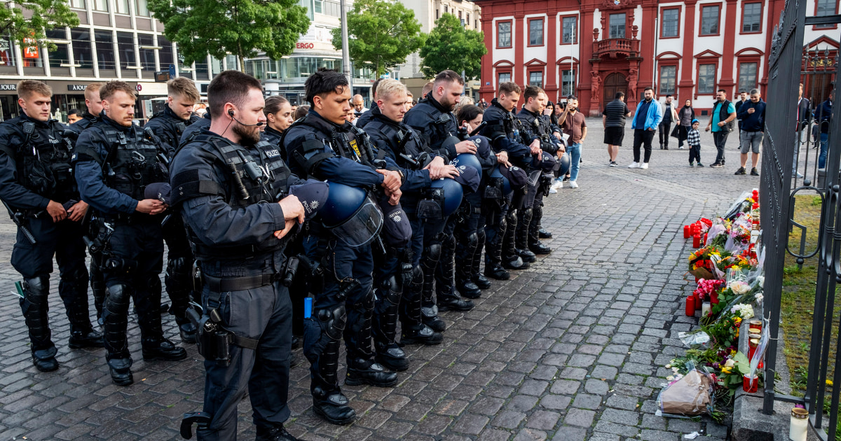 German authorities see Islamic extremist motive in knife attack