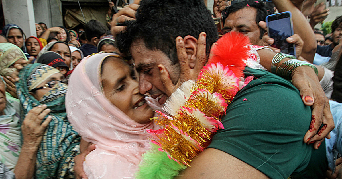 Arshad Nadeem, first Pakistani individual gold medalist, returns home a hero