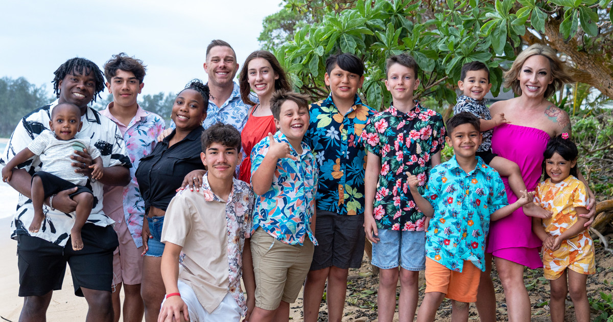 Pareja con dos hijos biológicos adopta a nueve niños de acogida