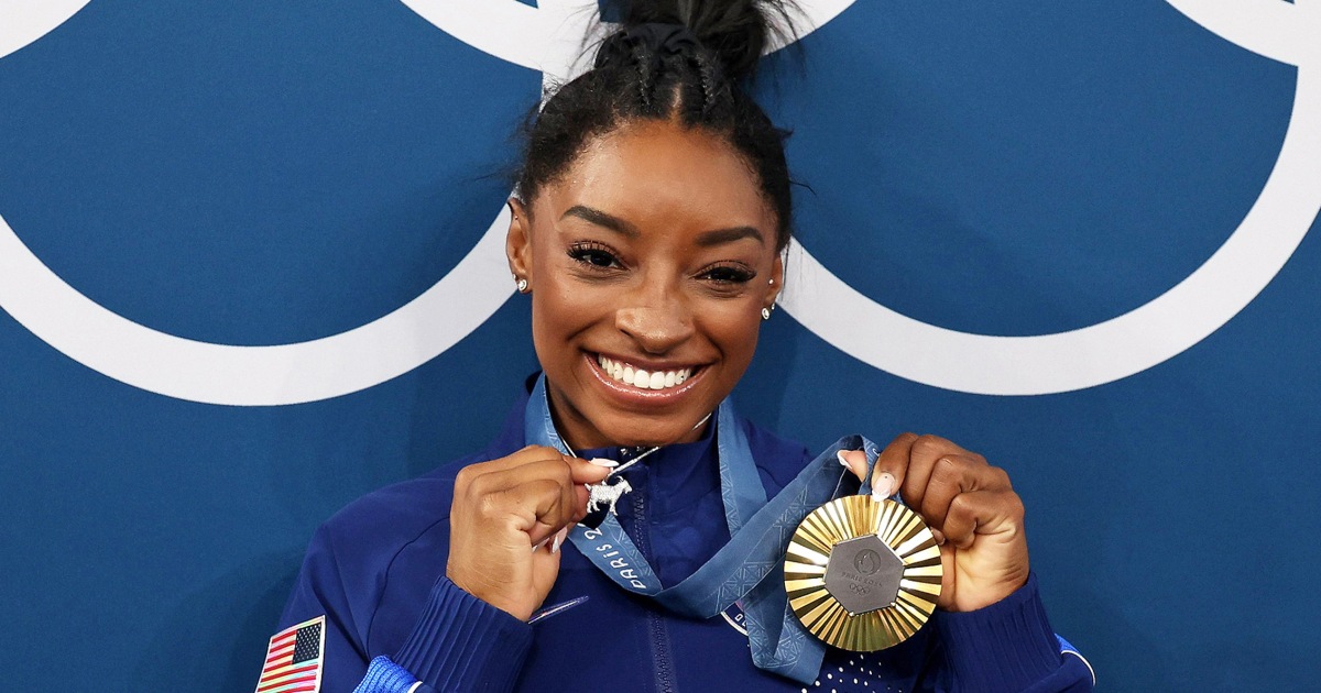 Olympics Gymnastics Final: Simone Biles, Suni Lee Accept Gold, Bronze ...