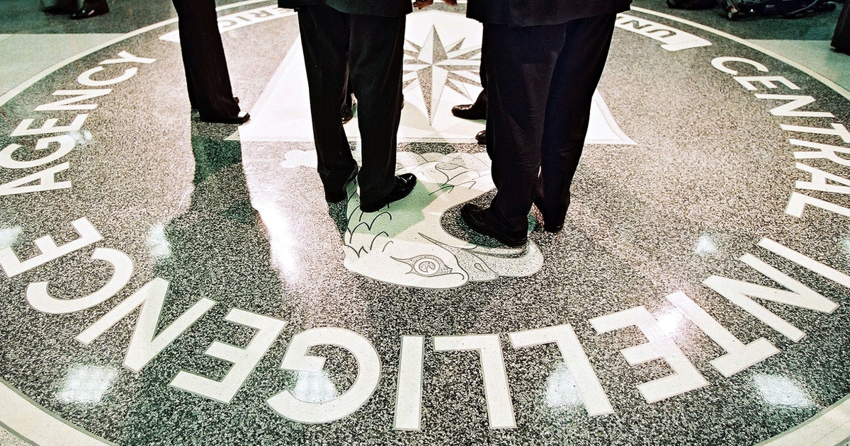 Former intelligence officials worry Trump will try to politicize and ...