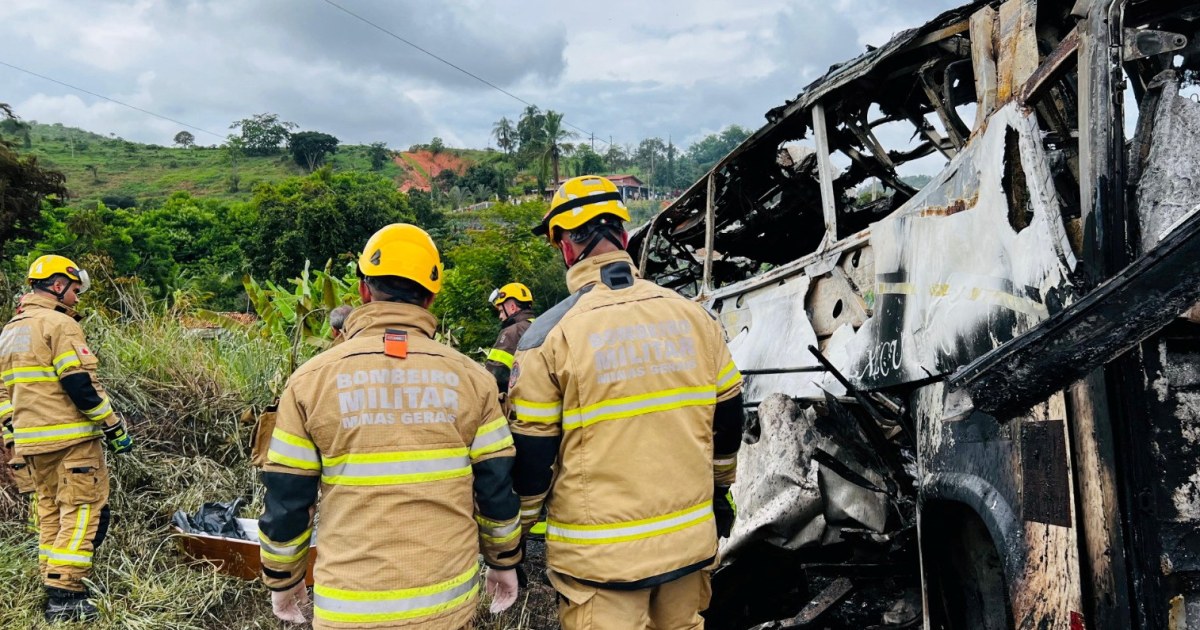 Al menos 30 muertos por choque entre autobús y camión en el sudeste de ...