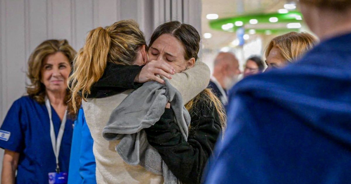 Tears of joy as 3 released hostages dive into their mothers' arms after ...