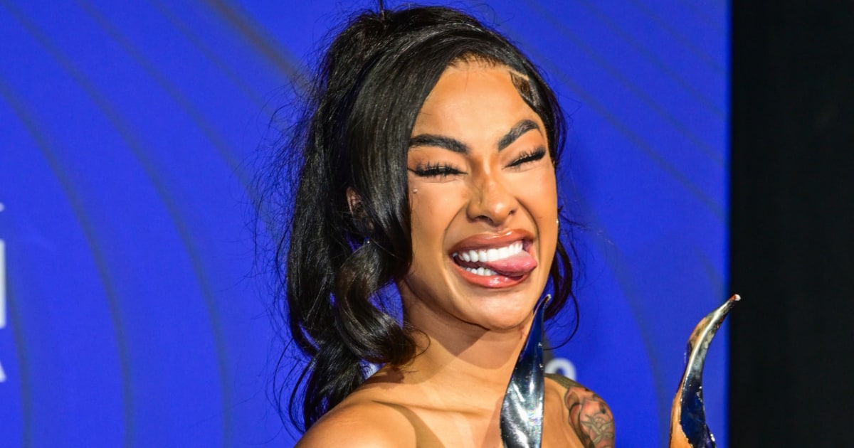 Yailín ‘La Más Viral’ viste con atuendo parecido a los de Karol G