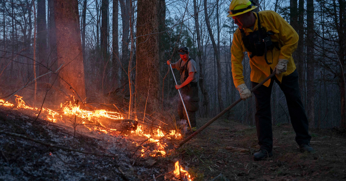 Fires return to Carolinas, prompting evacuations and outside help
