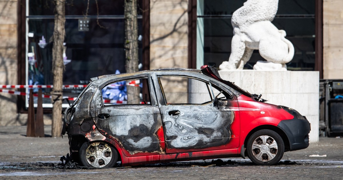 Explosion ignites car in busy central Amsterdam square, Dutch police say