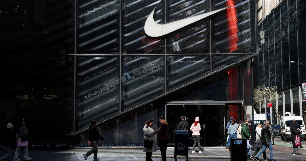 Nike afirma que los aranceles le costarán $1,000 millones antes de que ...