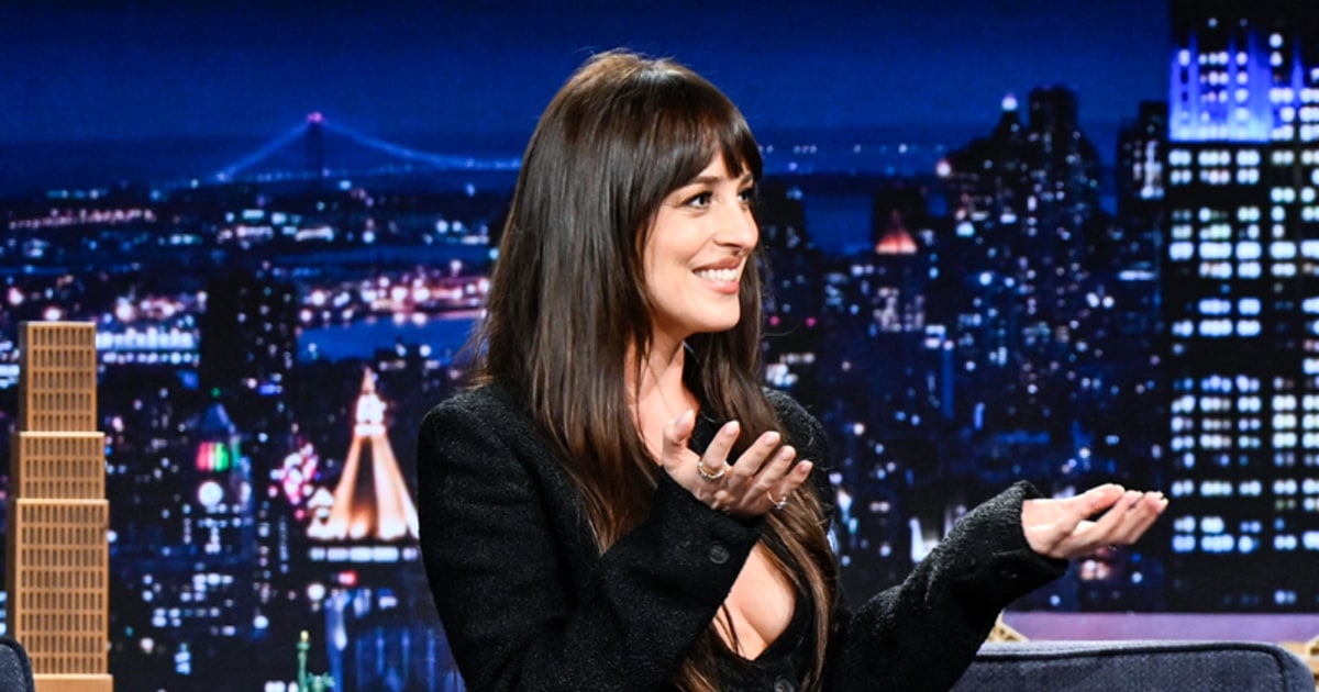 Dakota Johnson roasts herself for wearing 'the wrong outfit' on Jimmy ...