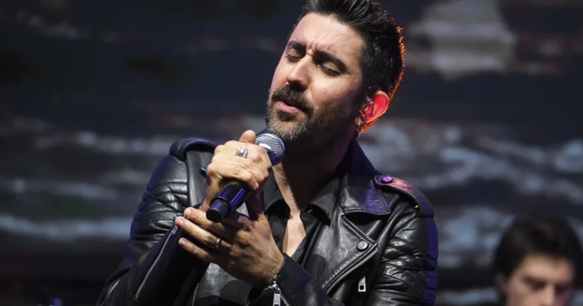 Álex Ubago se une a los cantantes que piden protegerse de la IA