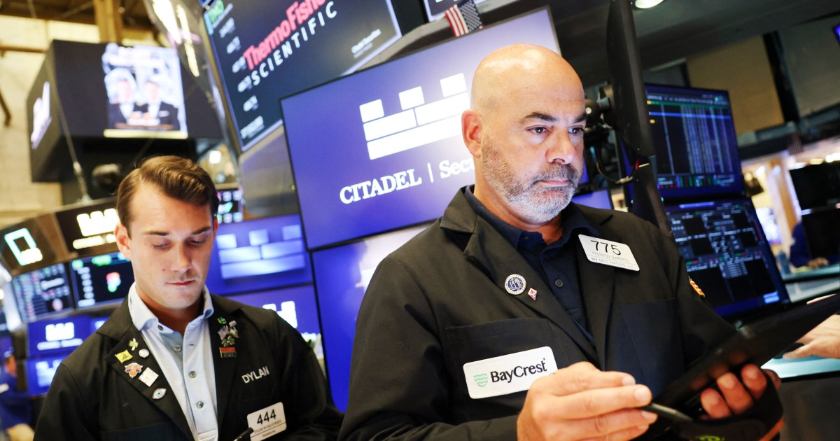 Why investors shouldn't try to be a 'hero' in this economy, analyst says