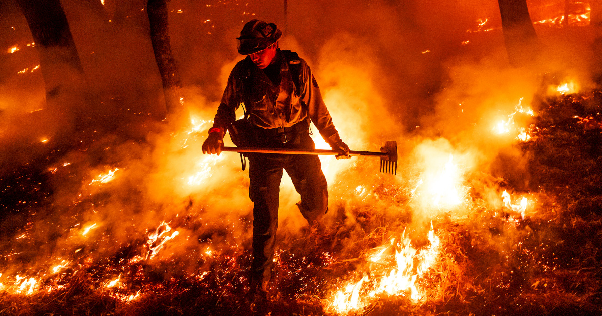 Firefighters and weather are stabilizing Oregon wildfire. Flames so far ...