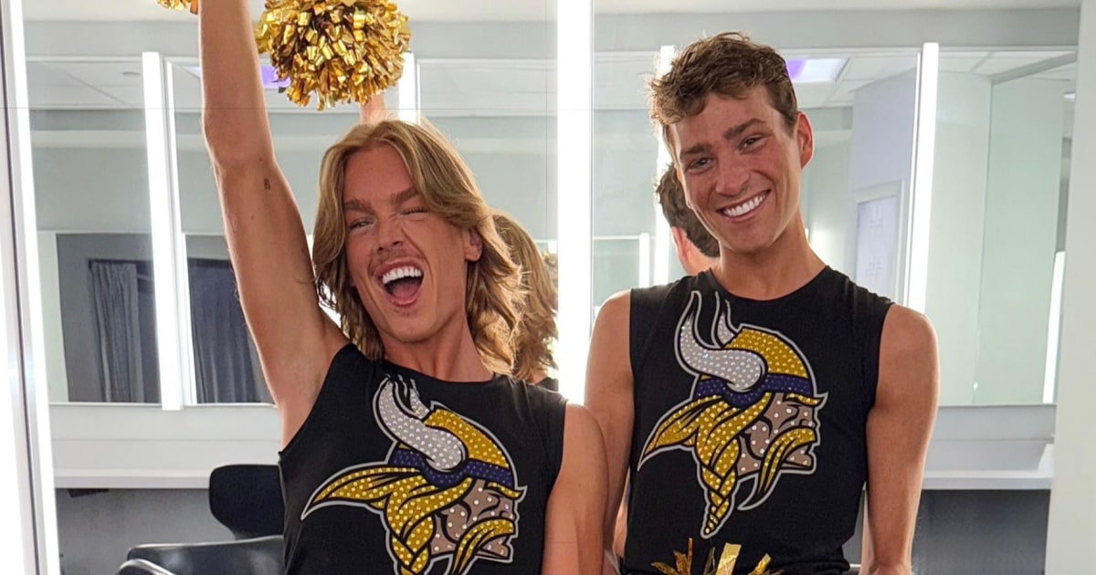 Minnesota Vikings show support for their male cheerleaders amid backlash