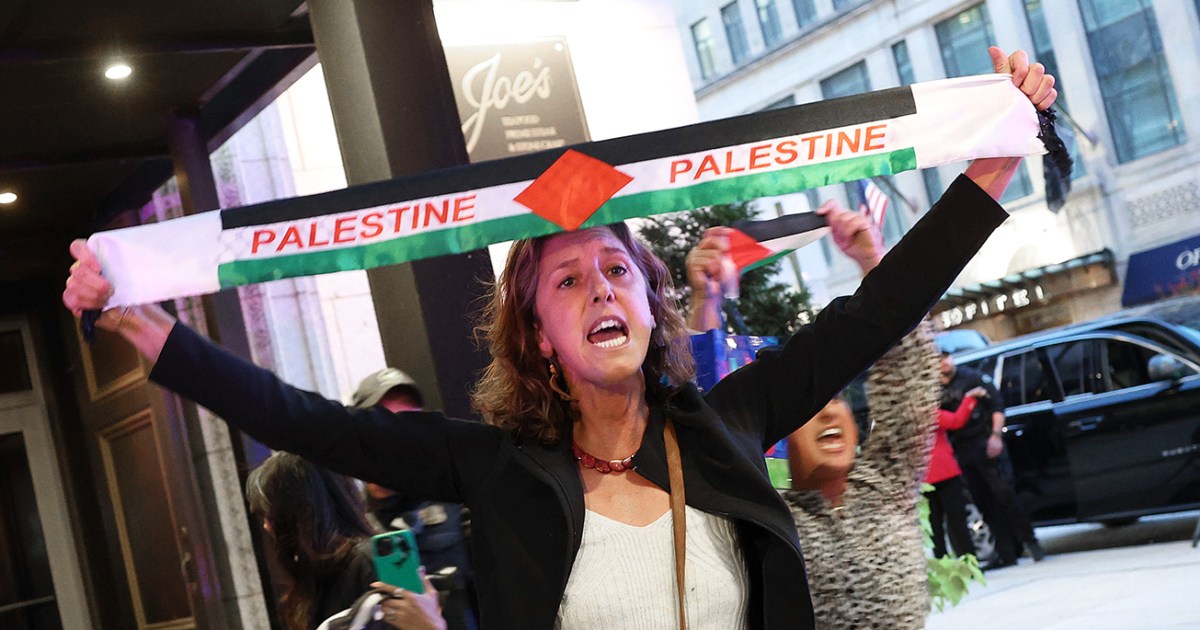 Protesters disrupt Trump's rare outing to a D.C. restaurant