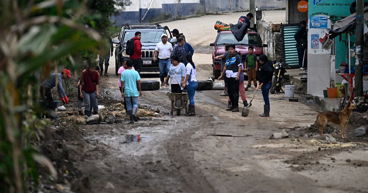 Van más de 60 muertes por las inundaciones repentinas en México