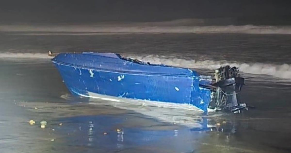 Mueren al menos cuatro migrantes al volcarse un bote en las costas de ...