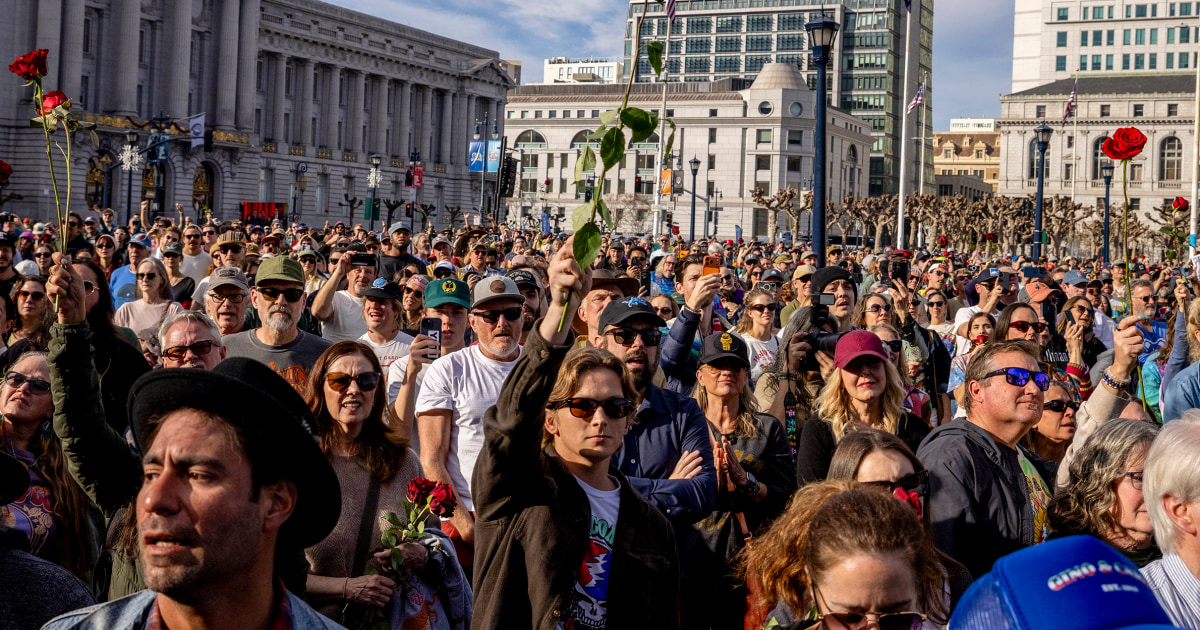 Thousands of fans celebrate life of legendary Grateful Dead guitarist ...