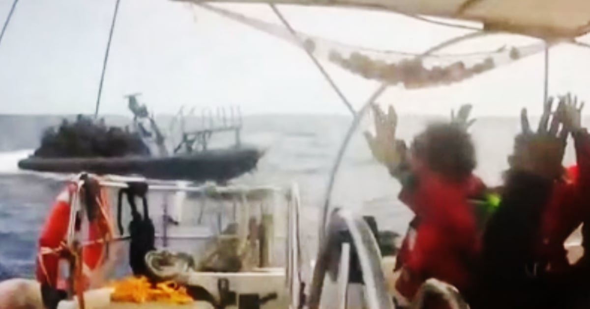 Israeli troops intercept a flotilla off Cyprus as it tries to breach ...